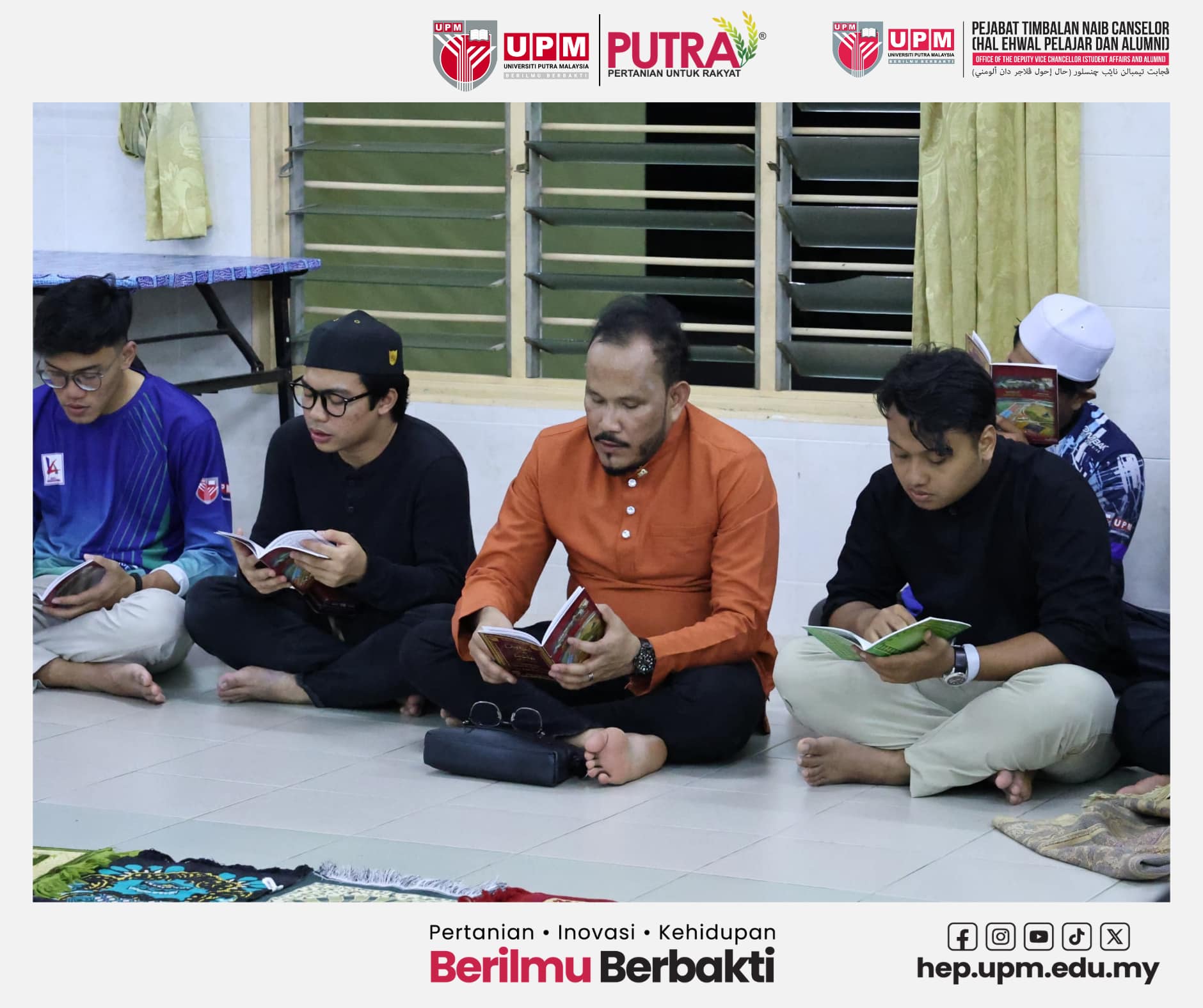 Sesi tersebut berlangsung dalam suasana khusyuk dan penuh penghayatan ...